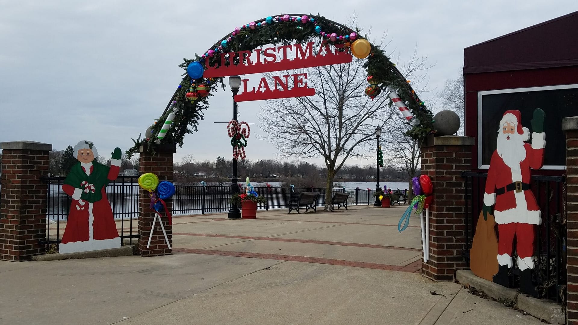 Scenes from Lowell: Santa's Arrival and Christmas Parade - Lowell's ...